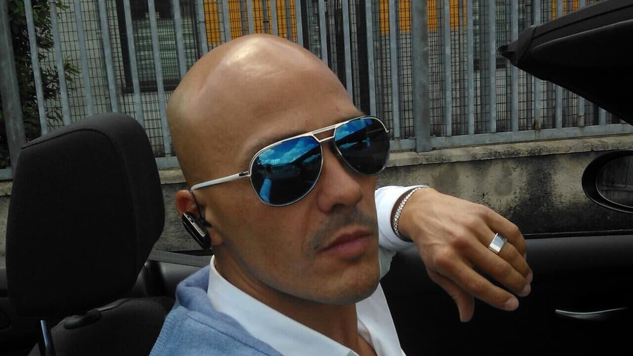 Precipita mentre pulisce una grata davanti al bar: Giacomo Sandrini ...